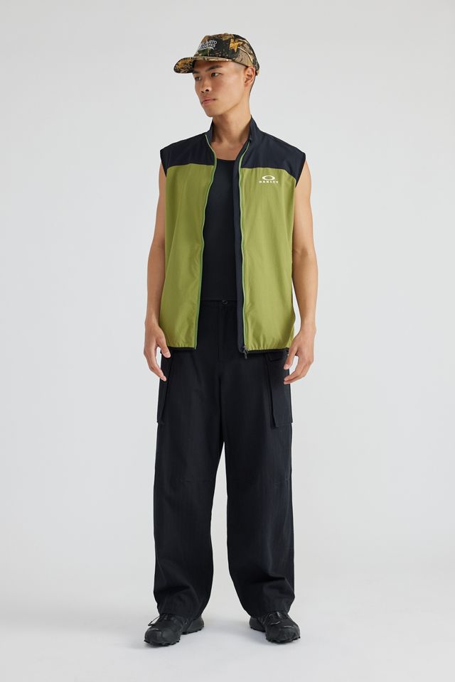 Oakley Elements Packable Performance Vest | Urban Outfitters