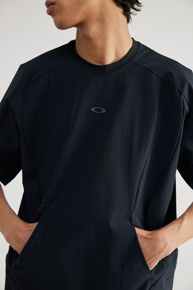 Oakley Latitude Arc Short Sleeve Shirt | Urban Outfitters
