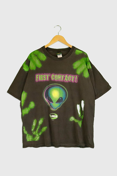 Vintage 1997 Alien First Contact T Shirt | Urban Outfitters