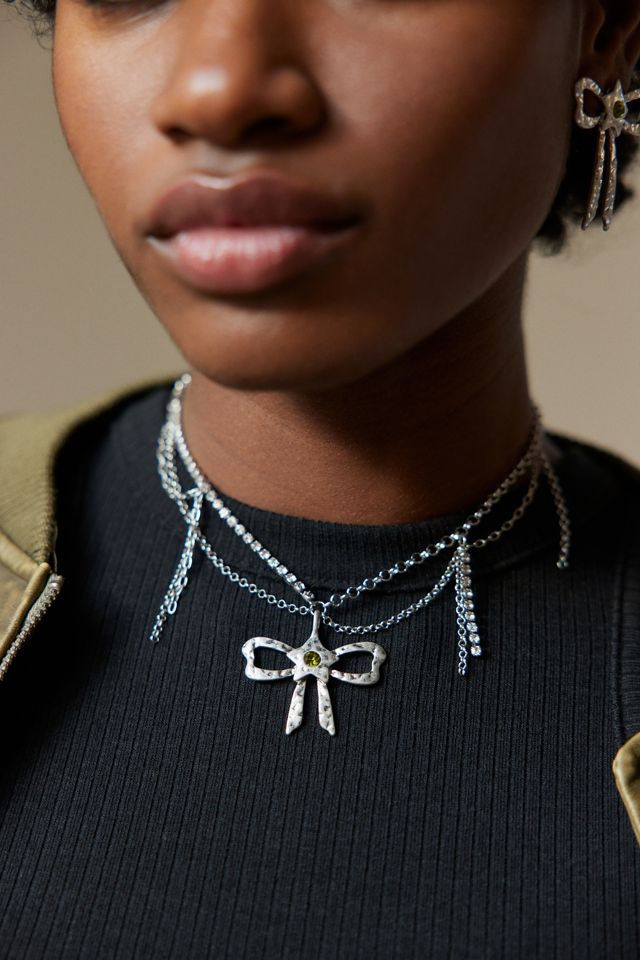 Josie Textured Bow Necklace | Urban Outfitters Canada