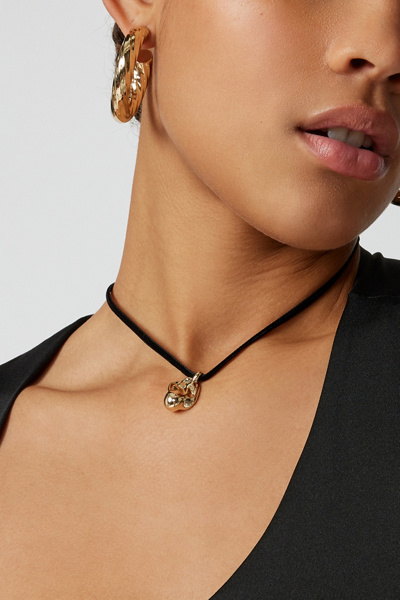 Modern Drop Ribbon Wrap Necklace | Urban Outfitters Canada