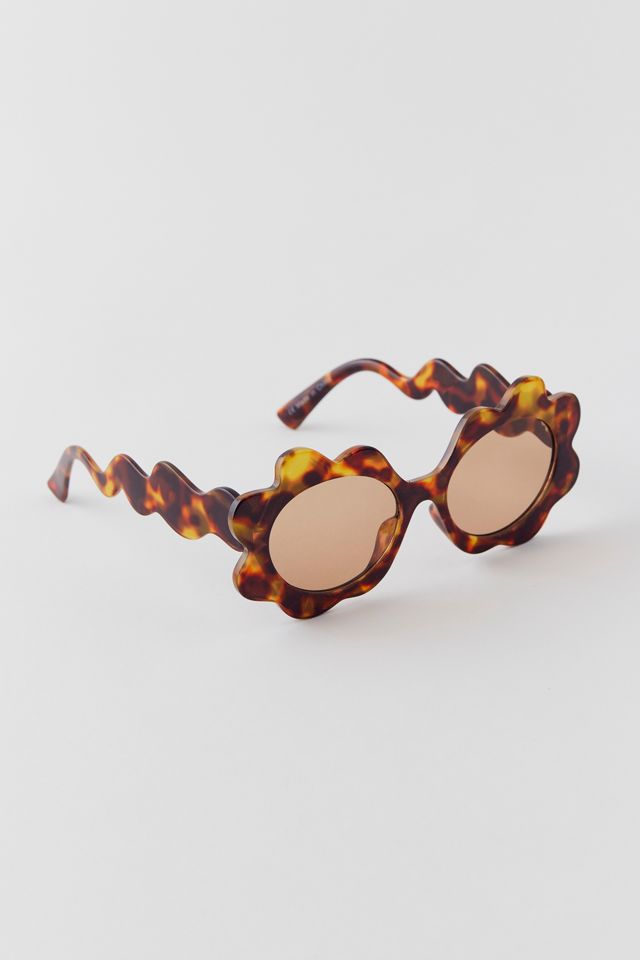 Wavy Oval Sunglasses | Urban Outfitters