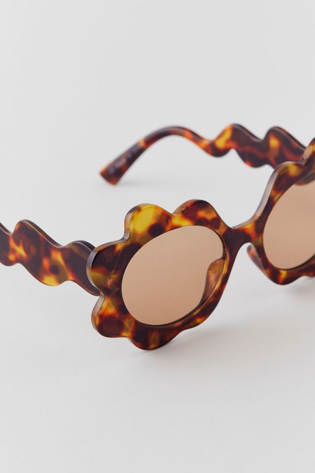 Wavy Oval Sunglasses | Urban Outfitters