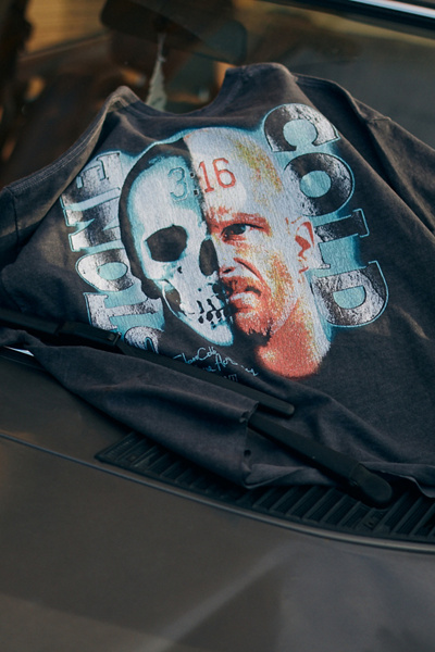 WWE UO Exclusive Stone Cold Steve Austin Cropped Graphic Tee | Urban ...