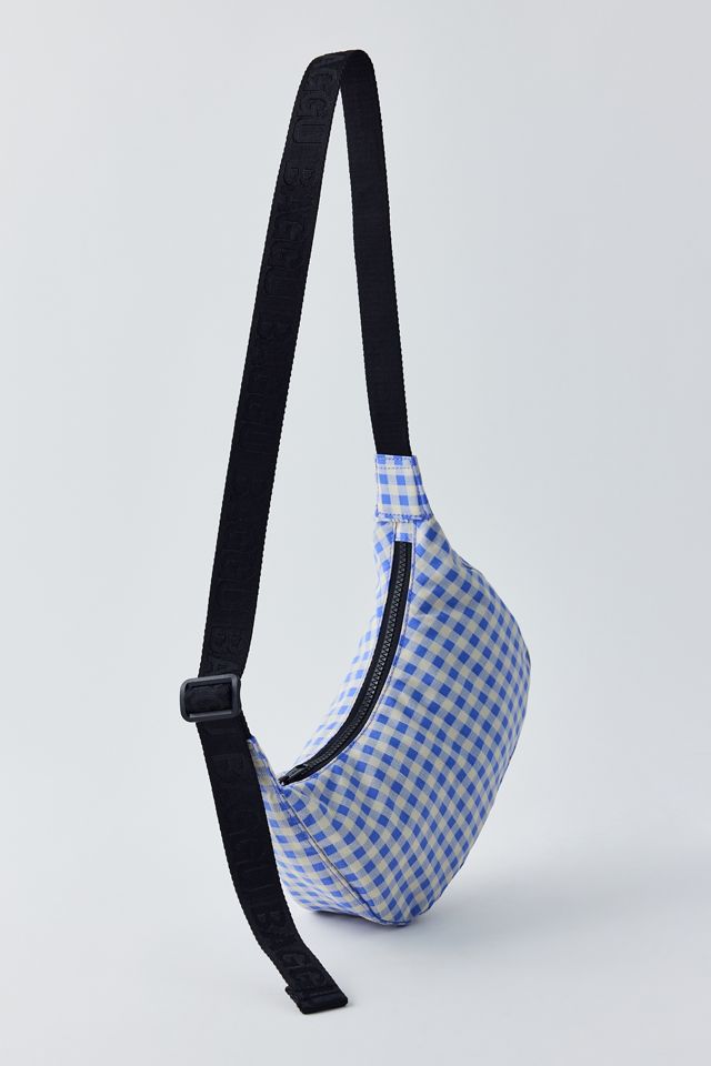 BAGGU UO Exclusive Gingham Small Nylon Crescent Bag | Urban Outfitters