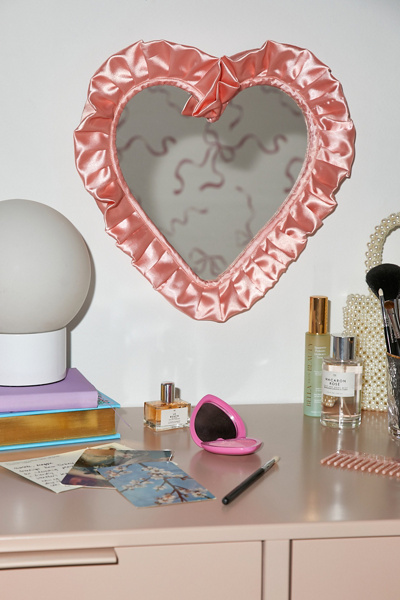 Ruffle Heart Wall Mirror | Urban Outfitters