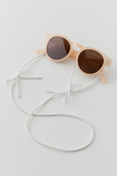 Delicate Pearl Sunglass Chain | Urban Outfitters