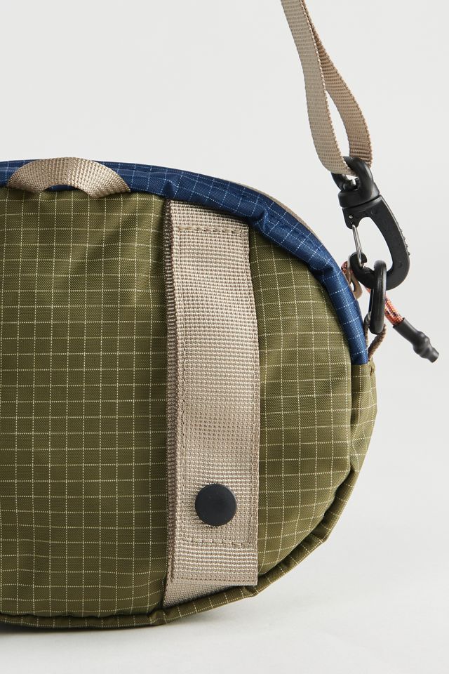 Dakine Joey Oval Crossbody Bag | Urban Outfitters