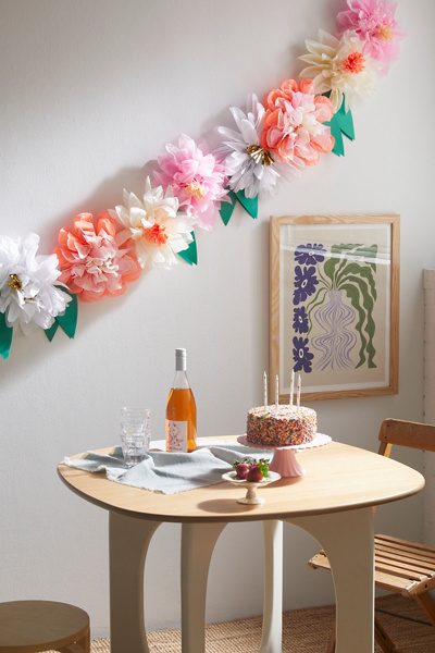 Meri Meri Giant Flower Garland | Urban Outfitters