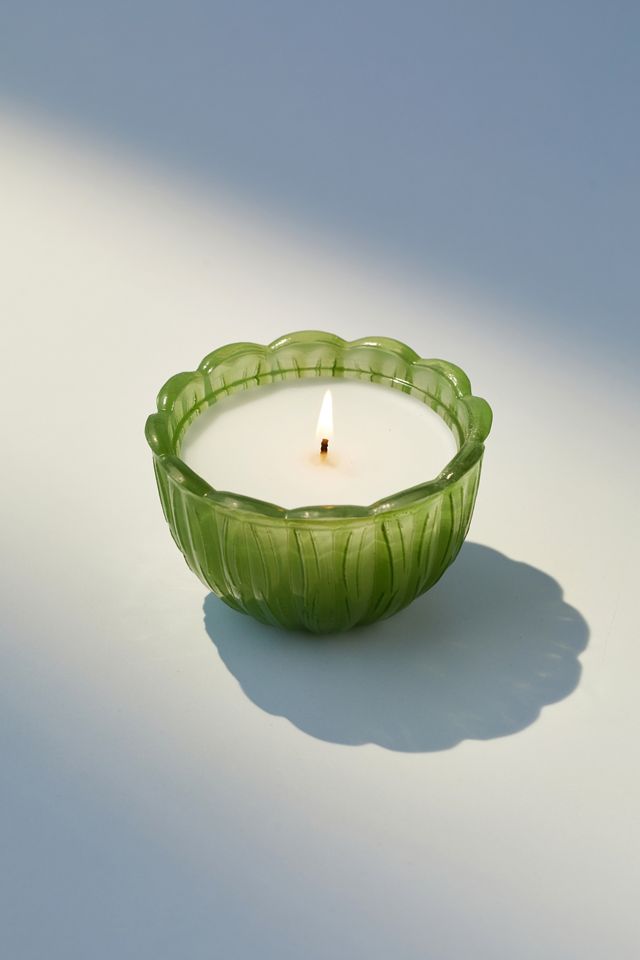 Kimchi Blue Petal 5 oz Candle | Urban Outfitters