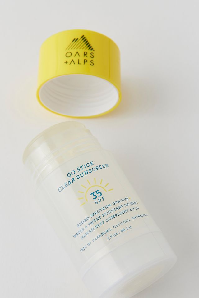 Oars & Alps Go Stick Clear SPF 35 Sunscreen | Urban Outfitters
