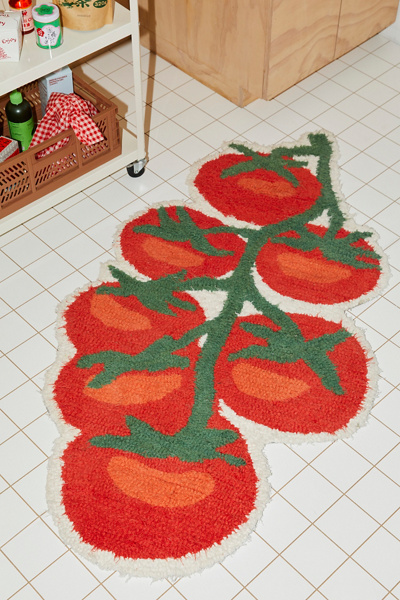 Shaped Tomato Vine Tufted Rug | Urban Outfitters