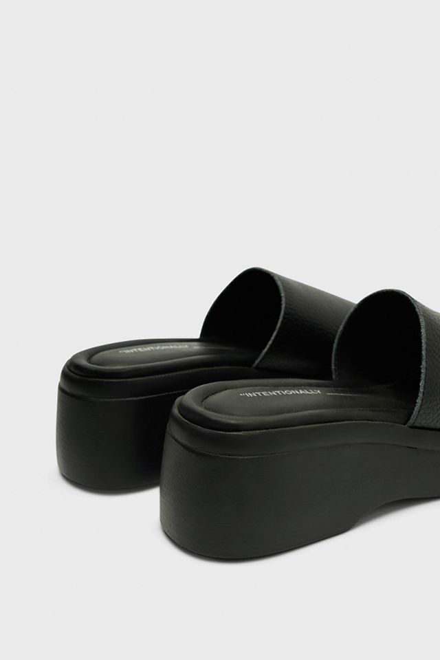 Intentionally Blank Essex Platform Sandal | Urban Outfitters