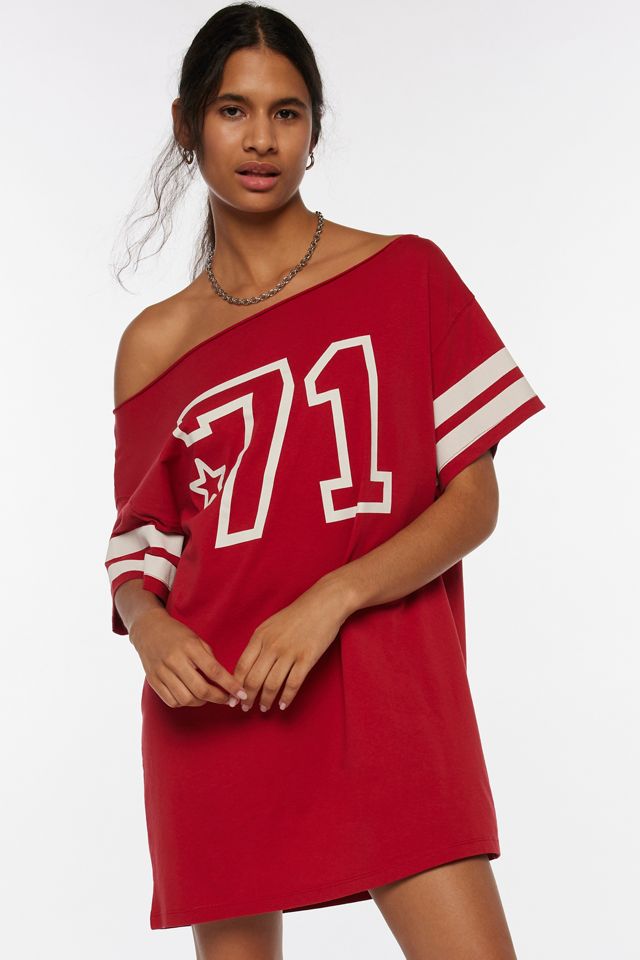 71 Jersey Graphic Off-The-Shoulder T-Shirt Dress | Urban Outfitters