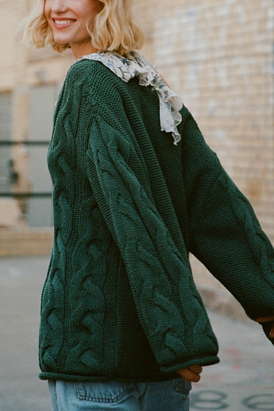 Chandail ample à col châle torsadé BDG Skylar | Urban Outfitters Canada