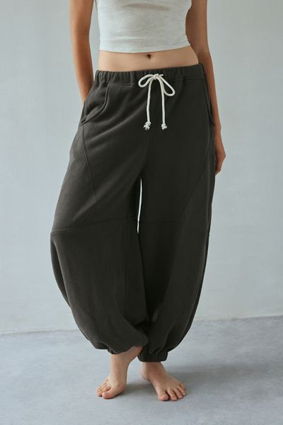 Women's Baggy Pants | Baggy + Loose Pants | Urban Outfitters