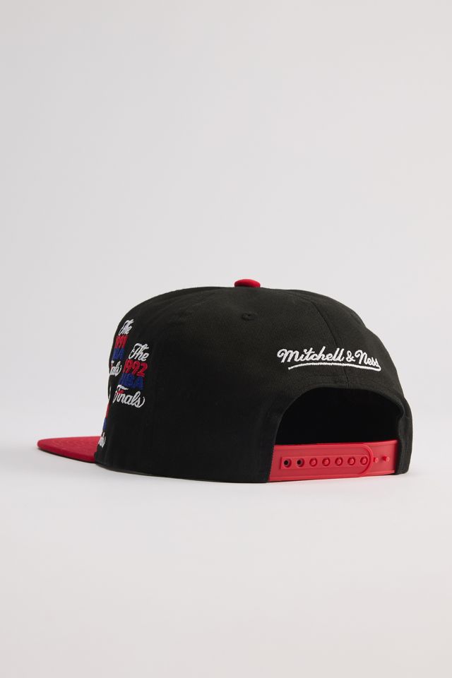 Mitchell & Ness NBA Chicago Bulls Arched Finals Hat | Urban Outfitters