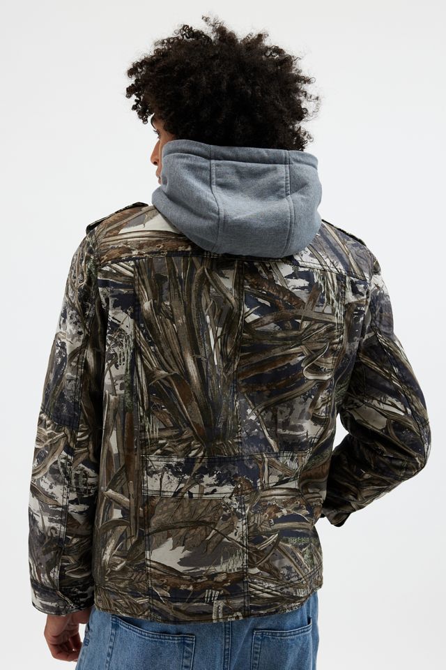 Levi’s® Camo Fleece Lined Hooded Jacket | Urban Outfitters