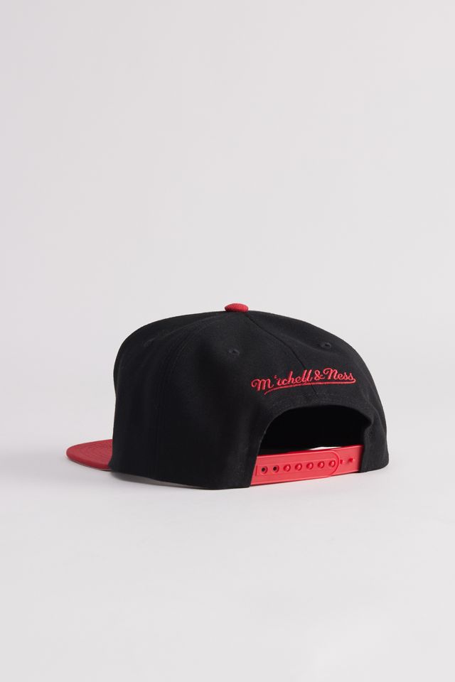 Mitchell & Ness Chicago Bulls NBA Anime Snapback Hat | Urban Outfitters