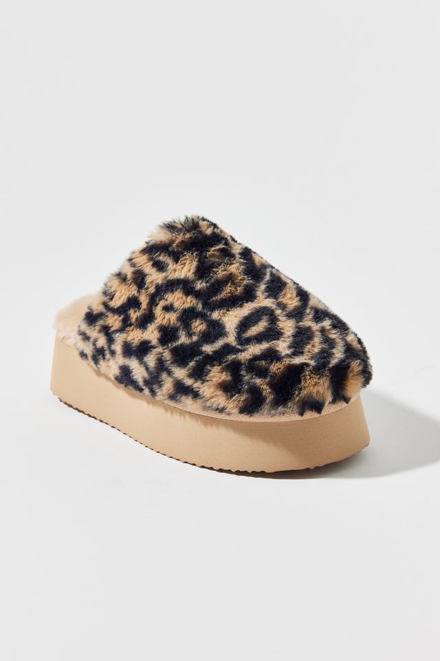 UO Printed Fleece Platform Slipper | Urban Outfitters