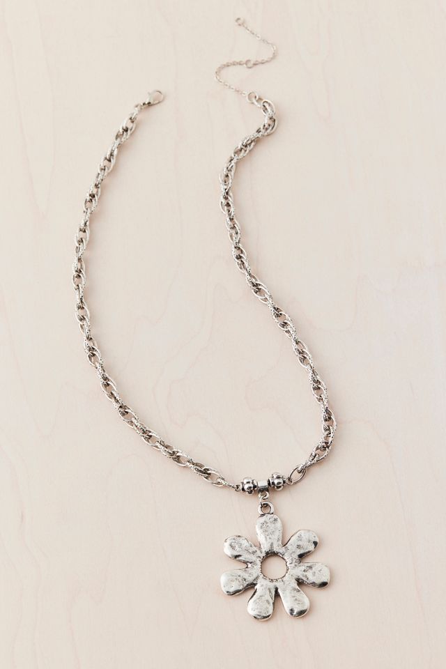 Faye Flower Chain Pendant Necklace | Urban Outfitters Canada