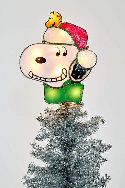 Peanuts Snoopy Lighted Tree Topper | Urban Outfitters