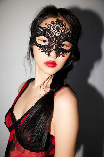 Ivy Lace Mask | Urban Outfitters