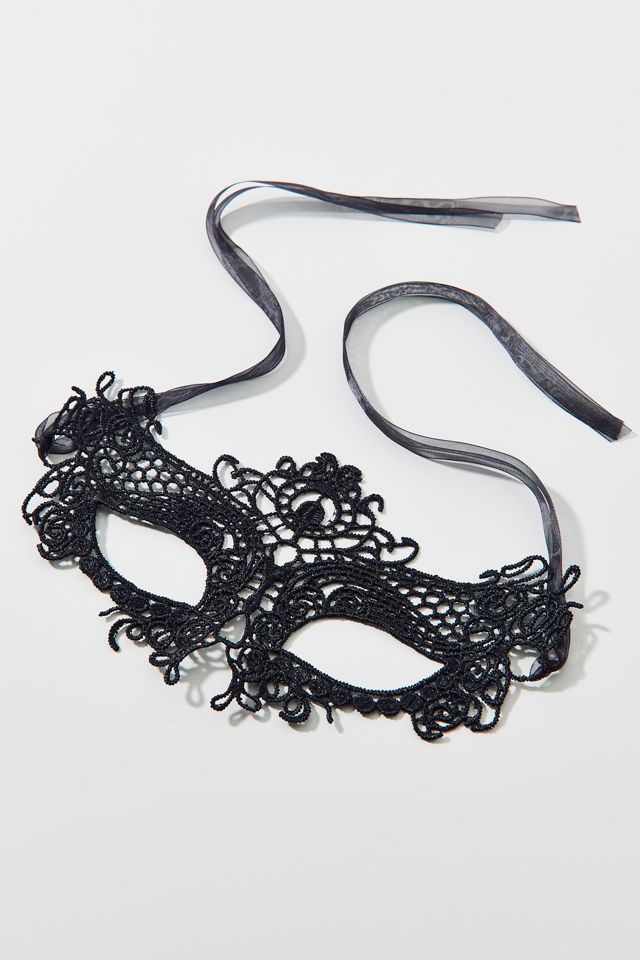 Ivy Lace Mask | Urban Outfitters