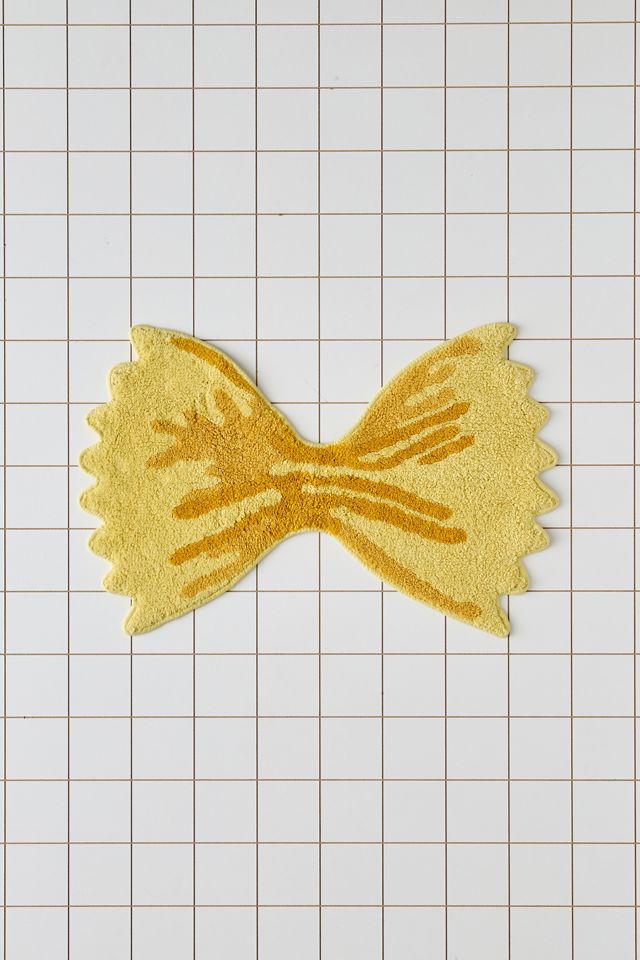 Bowtie Pasta Shape Tufted Bath Mat | Urban Outfitters
