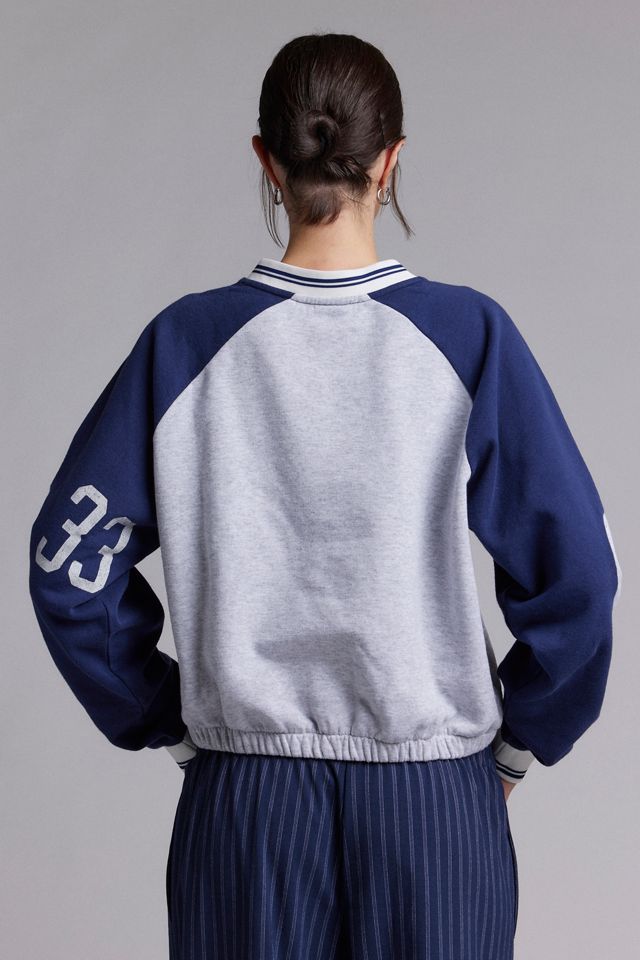 33 Graphic Colorblock Sporty V-Neck Pullover | Urban Outfitters