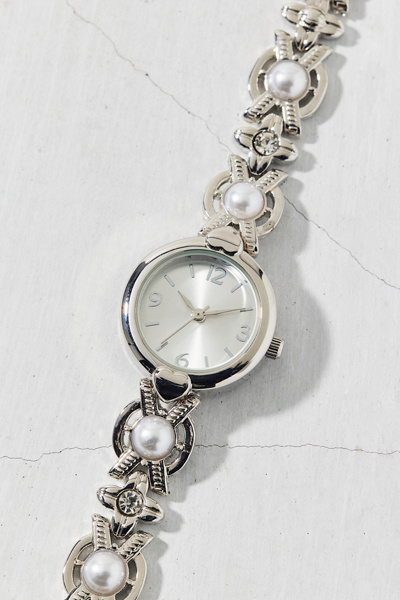Pearl Bead Linked Chain Round Watch | Urban Outfitters