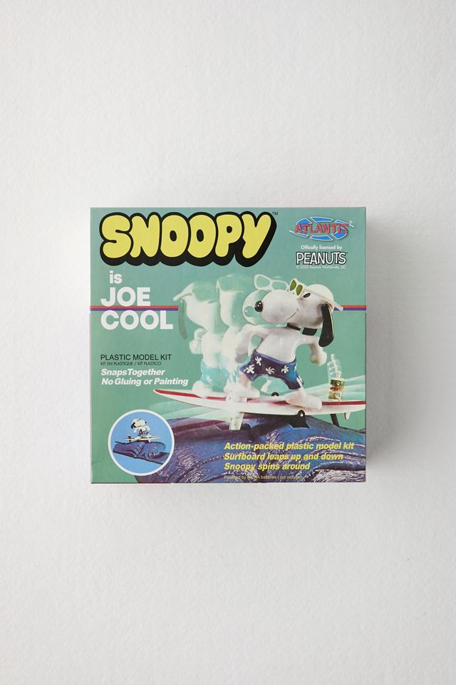 Peanuts Snoopy Is JOE COOL Motorized Plastic Model Kit | Urban Outfitters