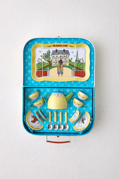 Madeline Tin Tea Set | Urban Outfitters