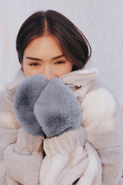 Fuzzy Faux Fur Convertible Mitten | Urban Outfitters