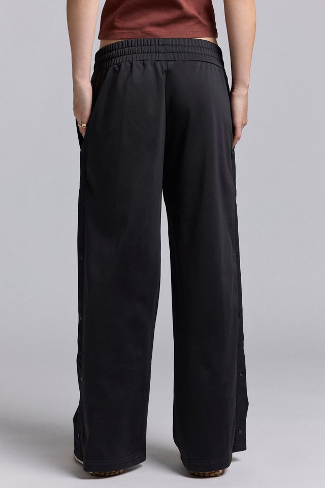 Puma Essential Relaxed Low-Rise Popper Pant | Urban Outfitters