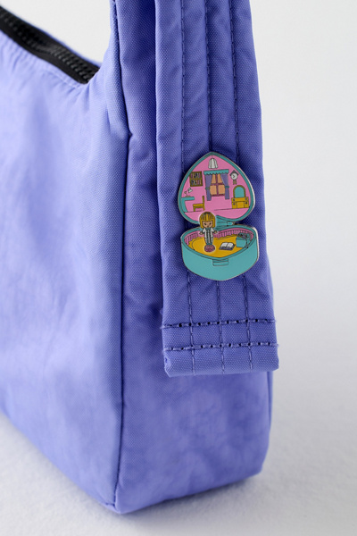 Polly Pocket Heart-Shaped Compact Enamel Pin | Urban Outfitters