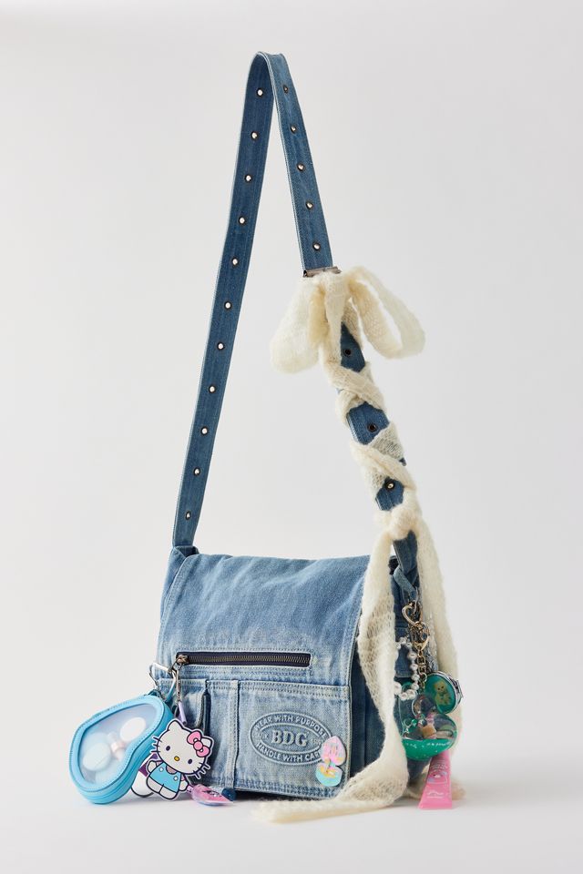 Polly Pocket Heart-Shaped Compact Enamel Pin | Urban Outfitters