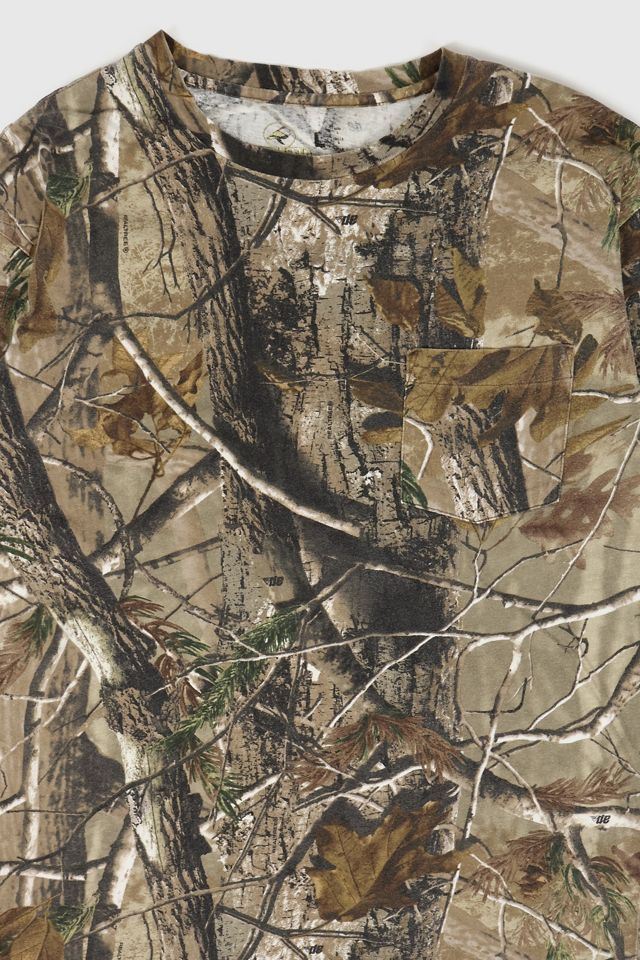 Vintage RealTree Camo Long Sleeve Tee 01 | Urban Outfitters