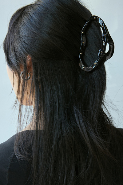 Metal Studded Cloud Resin Claw Clip | Urban Outfitters