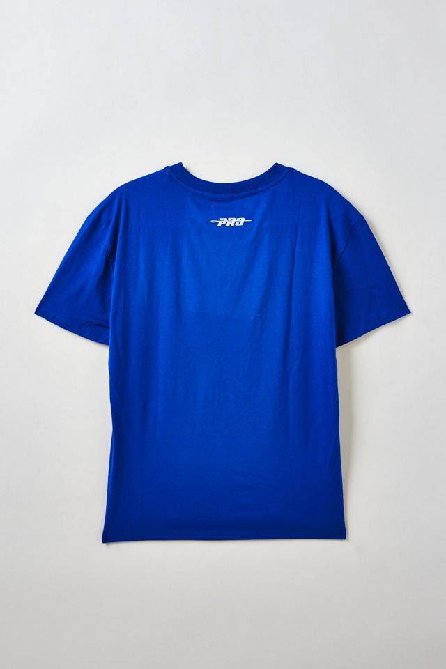 Pro Standard UO Exclusive NBA New York Knicks Graphic Tee | Urban ...