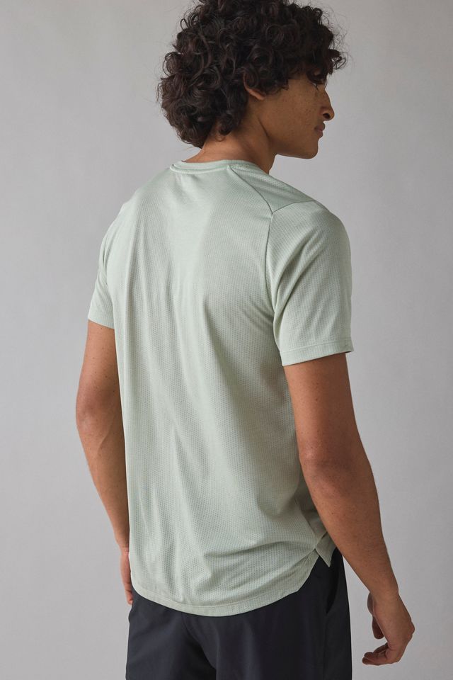 New Balance Athletics Run Graphic Tee | Urban Outfitters