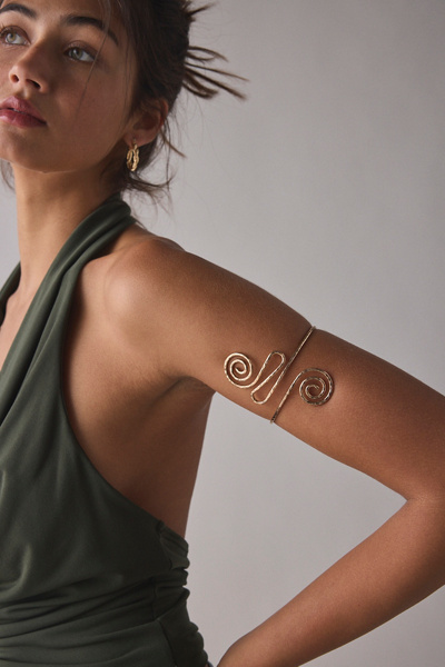 Hammered Metal Swirl Arm Cuff | Urban Outfitters
